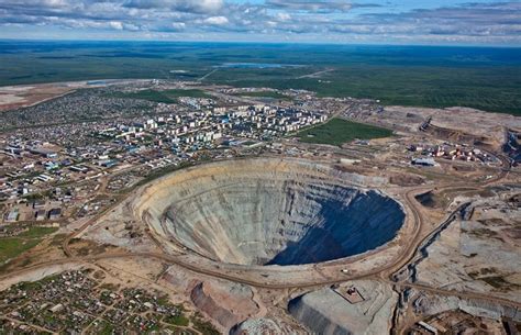 世界萬象／俄龐大鑽石礦坑！ 可產生渦旋吸入飛機 大陸 Nownews今日新聞