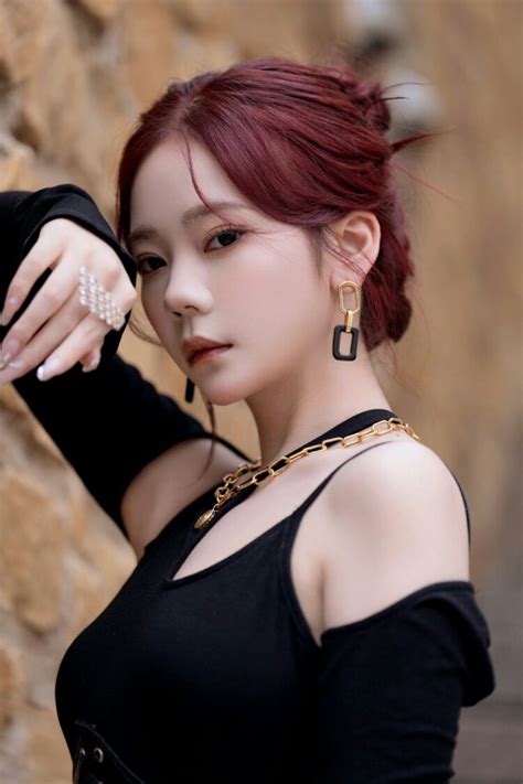 6 Hot Sexy Zhang Zining Bikini Pics