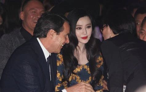 范冰冰一身碎花軋染長裙亮相活動成為現場焦點人物 每日頭條