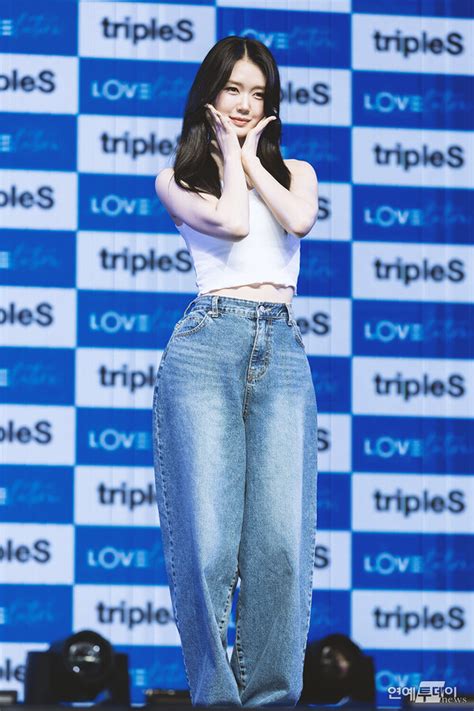 today포토 러블루션 공유빈 활짝 핀 미모