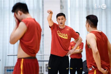 敲定！男籃亞洲杯杜鋒將率藍隊出征 李楠紅隊待命 每日頭條