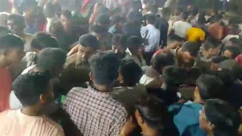 Up गणेश महोत्सव के दौरान बवाल जमकर चले ईंट पत्थर कई बच्चे और महिलाएं