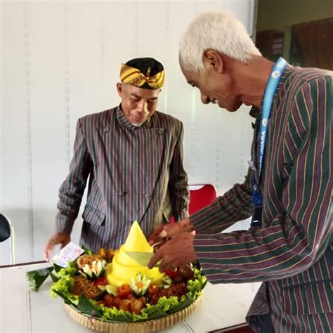 HARI PENDIDIKAN NASIONAL Bergerak Bersama Lanjutkan Merdeka SMA