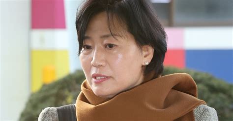 취재진 질문 답하는 송미령 후보자