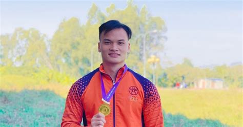 Nam Sinh Sở Hữu Bộ Sưu Tập Huy Chương Giải Thưởng đua Thuyền Danh Giá
