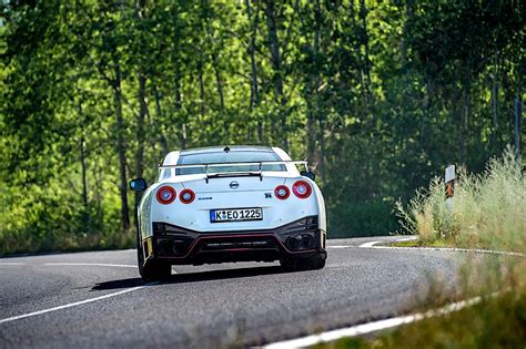 2020 Nissan Gt R Nismo Takes To The Track Shows Lighter Is Better