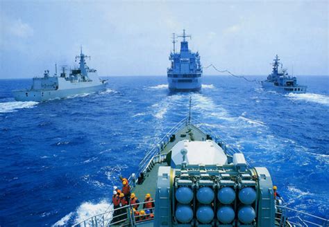 图文：解放军战舰编队海上补给演练新浪军事新浪网