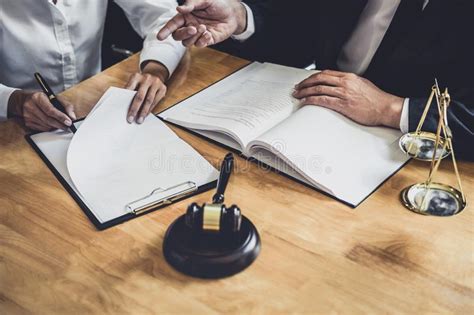 How O Get Employment Lawyer