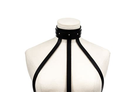 Arnés corporal lencería cuero cuerpo arnés con gargantilla Etsy