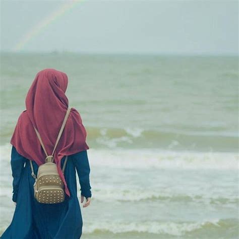 بنات في البحر فتيات تعشقن البحر معنى الحب