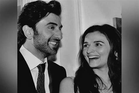 Ranbir Kapoor Alia Bhatt Get Best Actor Awards At 69th Filmfare The