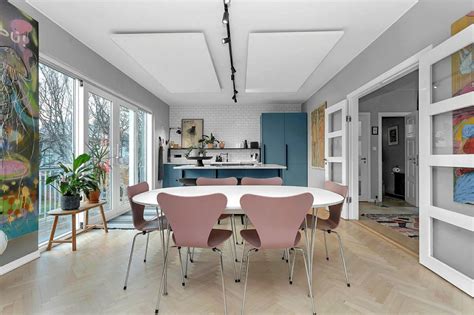 Anna Svava Selur Slotið á 2249 Milljónir Dv