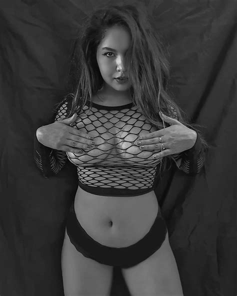 یه جوجه ایرانی تو اونلی‌فنز Zeebakalan😃🍉بهم بگو نفر بعدی کی باشه؟😉