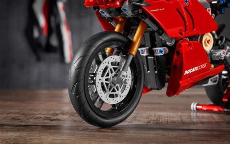 LEGO Technic 42107 Ducati Panigale V4 R - F72E9-4 - The Brothers Brick ...