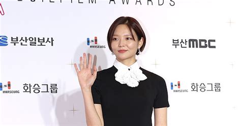 포토s 이솜 가려지지 않는 골반 라인