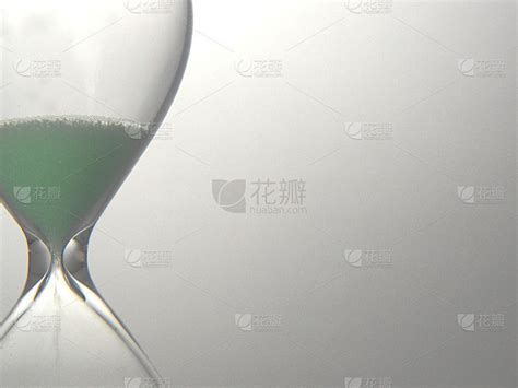 白色背景上的沙漏