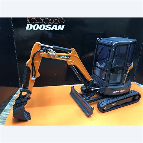 합금 엔지니어링 차량 모델 두산 Dx27z 1 25 스케일 두산 크롤러 장착 시뮬레이션 합금 굴삭기 후크 모델 장난감 차량