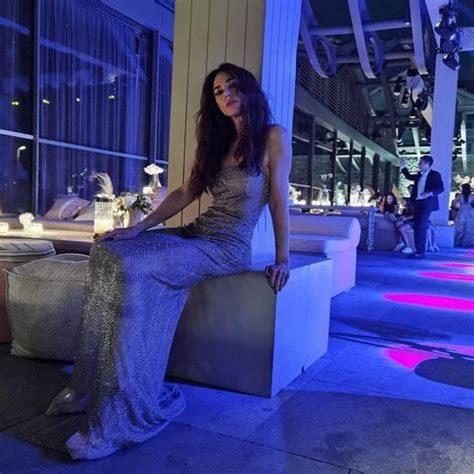 Kim der ki 50 yaşında Ünlü oyuncu ve yeni şarkıcı Defne Samyeli nin