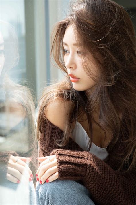 大注目の遅咲きアラサー美女「加治ひとみ」の当時の結婚観とは Classy クラッシィ