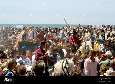 Pèlerinage des gitans Les Saintes Maries de la Mer France Banque D