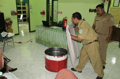 Puskesmas Laren Cara Memadamkan Api Dengan Cara Tradisional Modern