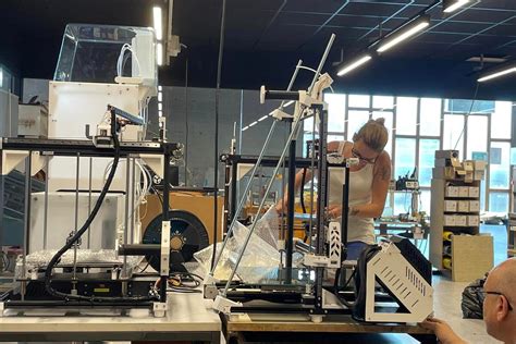 Le Fablab à A6k E6k On Peut Croiser Un Ingénieur De Chez Thalès En