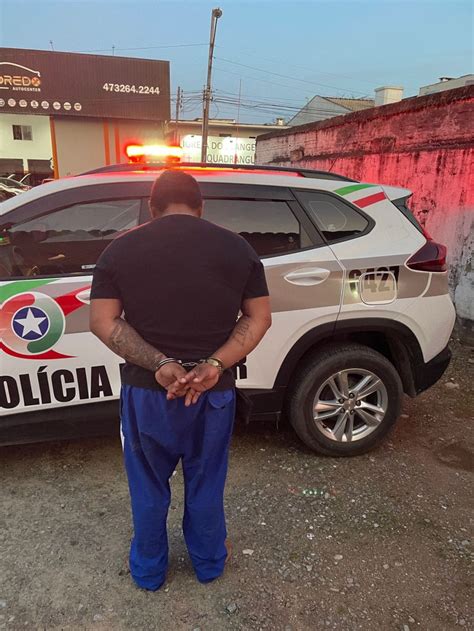 Polícia Militar captura outro foragido da Justiça homem foi preso após