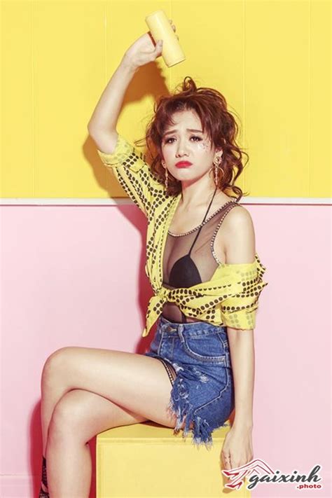 Nh Hari Won Sexy Bikini Nude Show H Ng G I C M