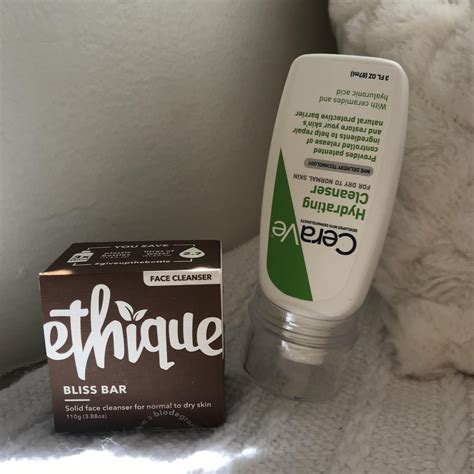 Kitty High Five R Aww