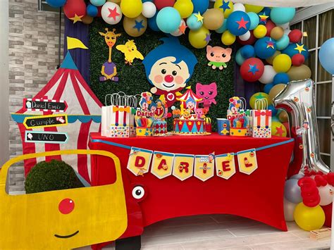 A Circus Themed Birthday Party With Balloons And Decorations