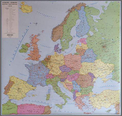 EkoGraf Europa mapa ścienna polityczno drogowa na podkładzie w drewnianej ramie