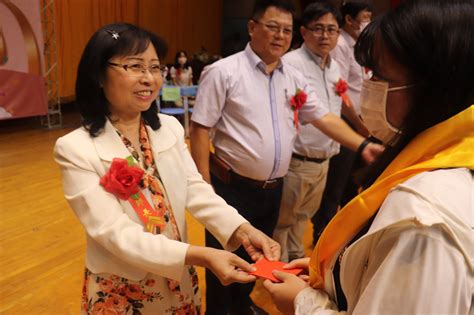 輔英科大成年禮 勉勵新生承擔及感恩 臺灣導報