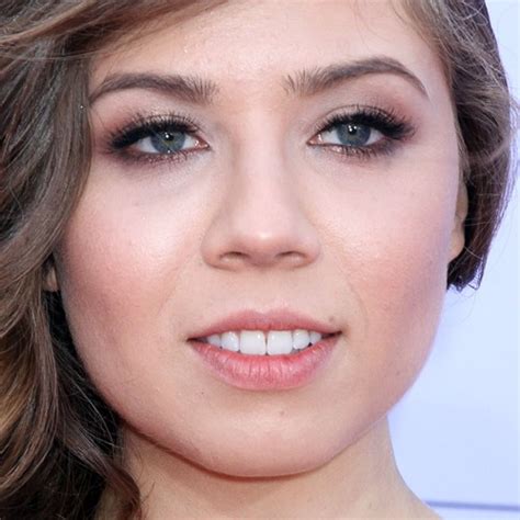 Jennette Mccurdys Makeup Photos And Products Steal Her Style