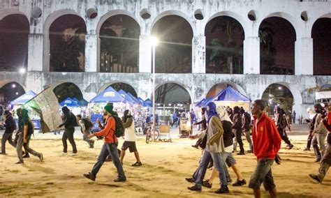 Manifestantes Saem Pelas Ruas Do Centro E Complicam O Trânsito Jornal