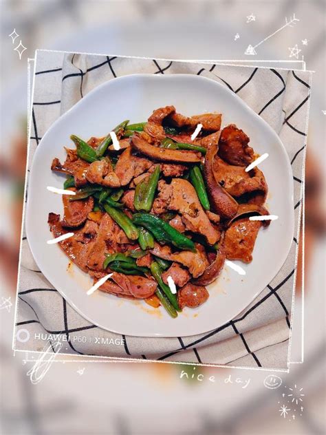 【大师菜谱“酱爆嫩🐷肝”：用李锦記排骨🍖酱、有机小辣椒🌶，做一款干净🫶味美🫦的“酱爆嫩🐷肝” ，猪🐷肝营养美味，但沉淀的毒素🦠和脏东西不少