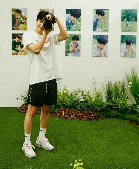 10 Ide Daily Outfit Ala Kim Seon Ho Santai Dan Modis