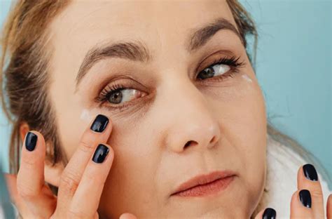 How To Remove Eye Makeup Gently And Effectively Dr Sabrina™