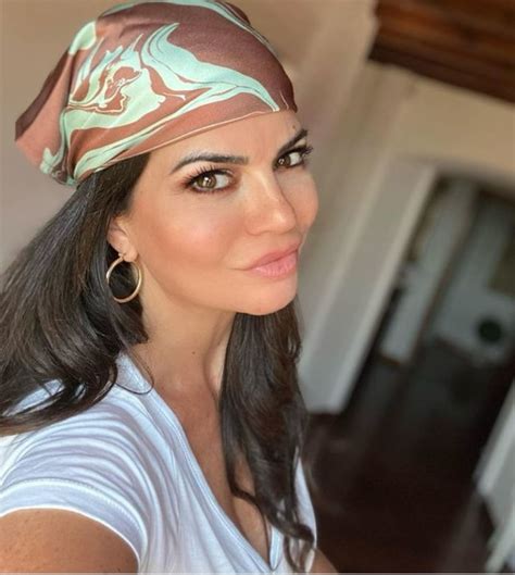 Laura Torrisi Sex Bomb Lestate Siciliana Dellattrice è Bollente