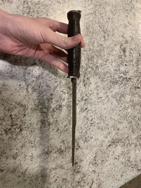 Can Anyone Identify This Knife According To My Dad He Thinks It Was A