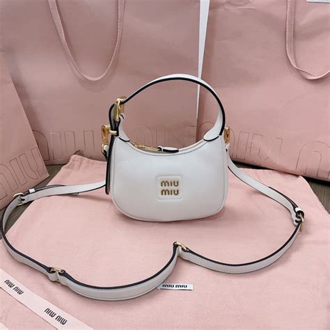 Miu Miu Сумка на плечо купить с доставкой по выгодным ценам в