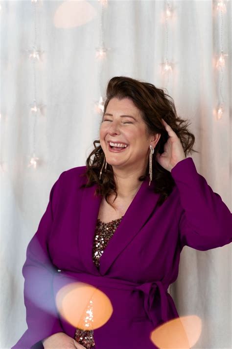 Je Kijkt Zo Boos Lach Eens Mirjam Heek