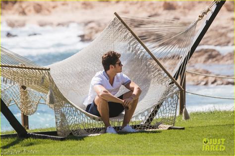 Gregg Sulkin Shows Off His Abs On Vacation In Los Cabos Photo 3981109