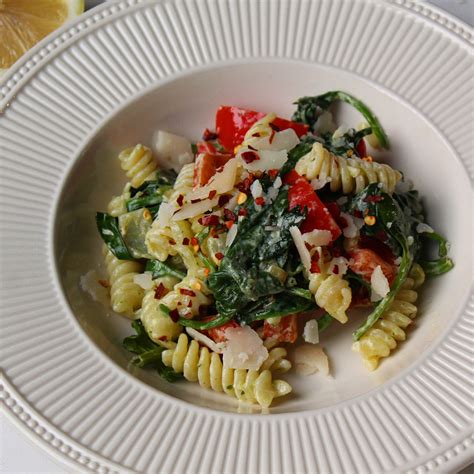 Fusilli Met Basilicumpesto En Puntpaprika Lot Of Taste