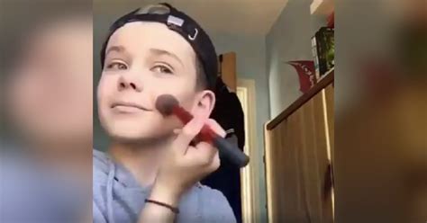 ¿quién Dijo Que Los Hombres No Pueden Niño Sorprende Con Increíble Tutorial De Maquillaje