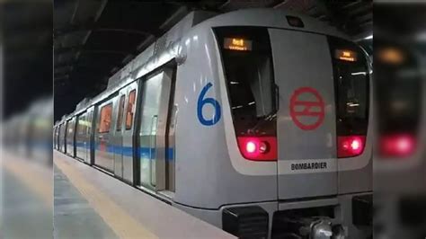 Delhi Metro Commuters Beware No Reels Dance Video Shoots Inside Train