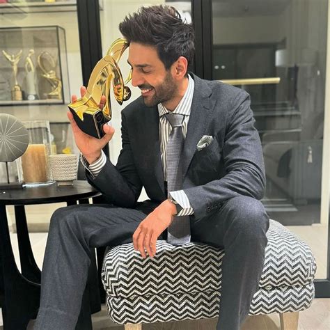 Kartik Aaryan House Inside His Stylish Mumbai Homes