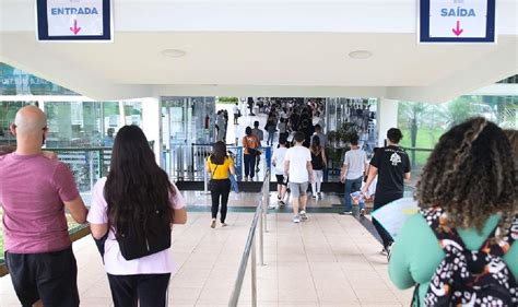 VÍdeo Alunos De Medicina Ficam Nus E Simulam Masturbação Em Jogo De