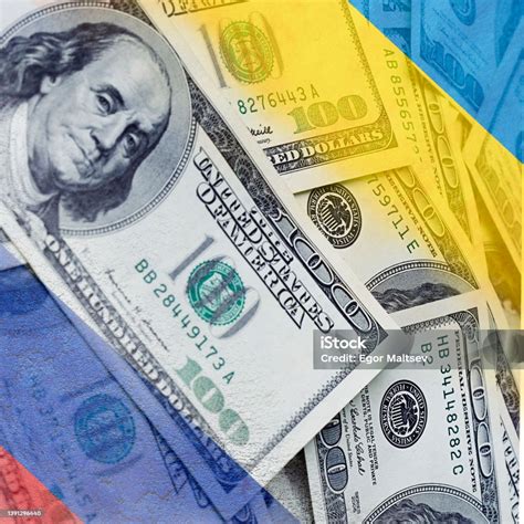 달러의 배경에 러시아와 우크라이나의 국기 정치와 경제 개념 0명에 대한 스톡 사진 및 기타 이미지 0명 2022년 감소 Istock