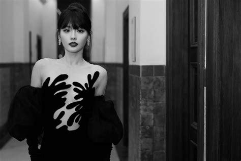 张嘉倪穿紧身裙身材火辣 风格独特复古名伶感十足 搜狐大视野 搜狐新闻