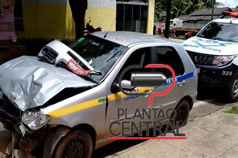 Motorista De Taxi Sofre Mal Súbito E Colide Em Outros Veículos